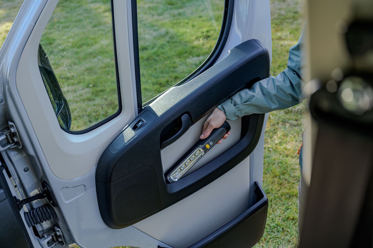 Rechargeable hand-held LED light HL 300 AD 300lm, with dynamo, hook ...