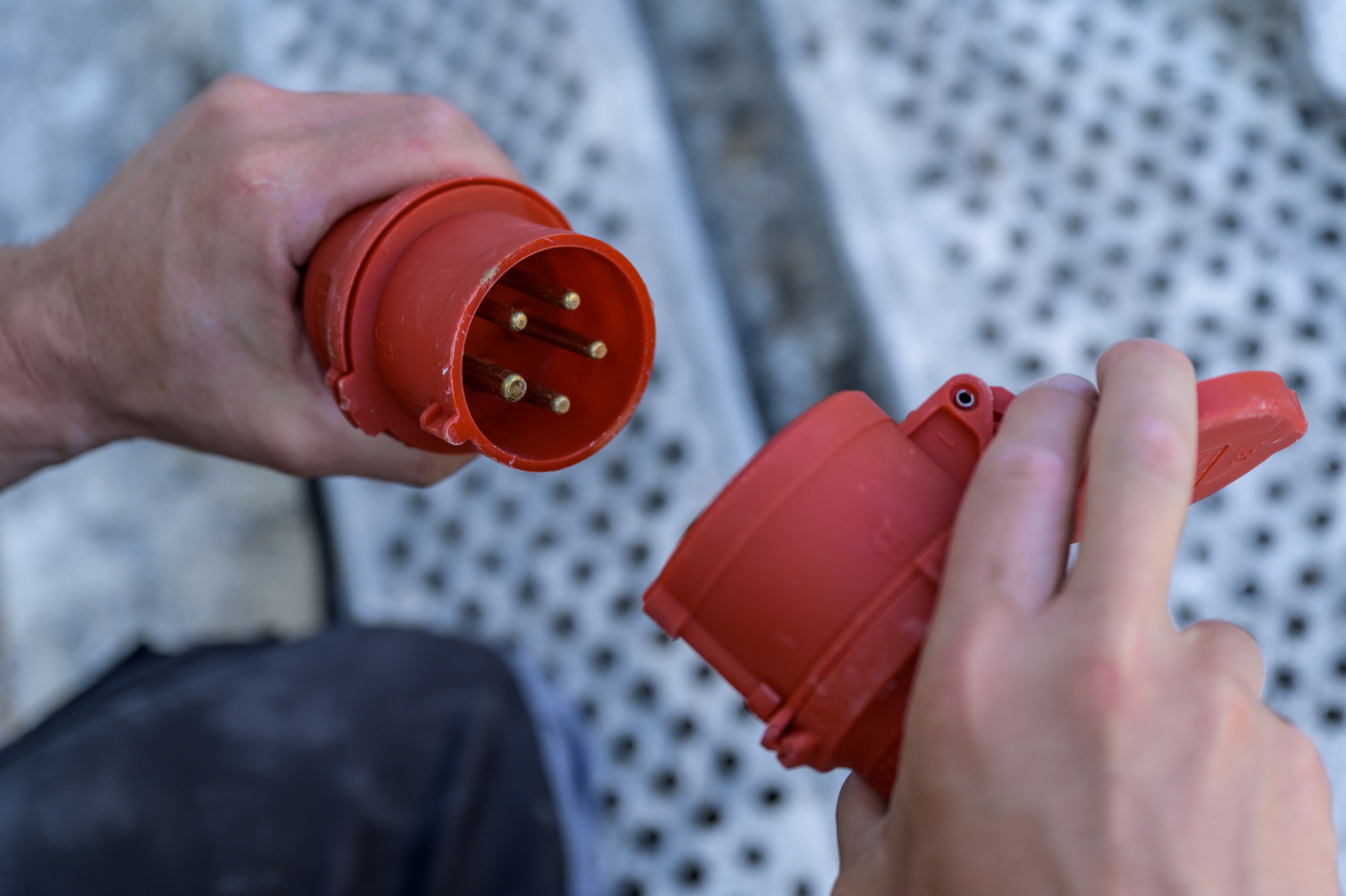 Professional CEE extension cable IP 44 25m black H07RN-F 5G6.0 5-pin ...