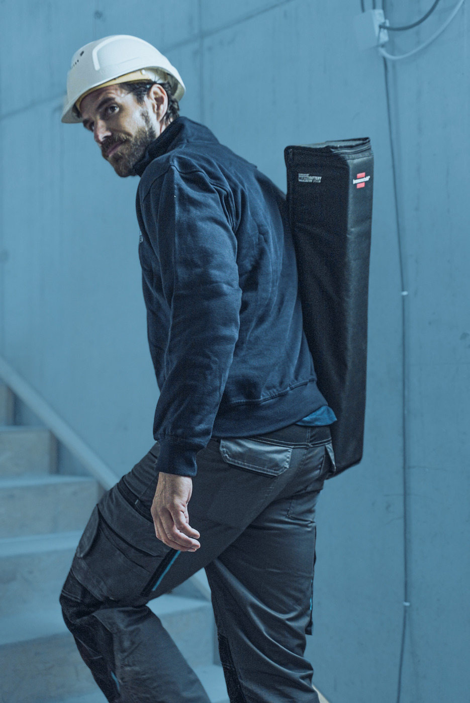 Multi Battery LED Telescopic Work Light 6050 MA, 7700lm, IP54 ...